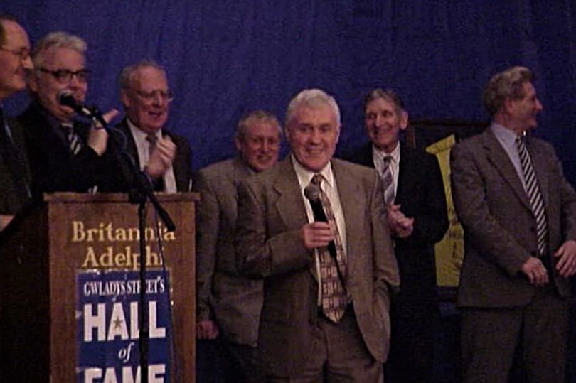 Liverpool supporter helped Everton legend get back on his feet - 'I was ...