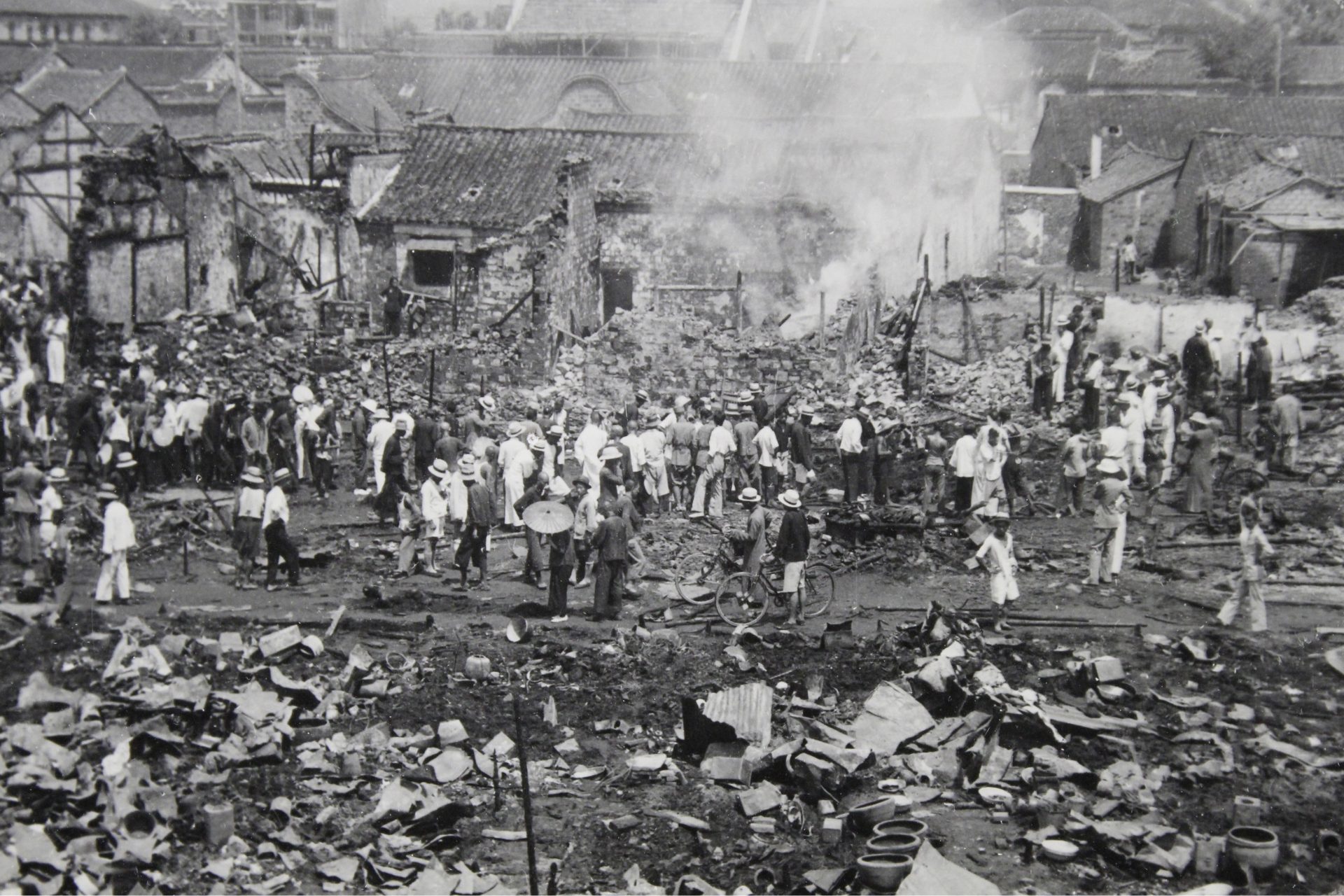 De schaduw van Nanjing: Een bloedbad dat de Chinees-Japanse relaties ...