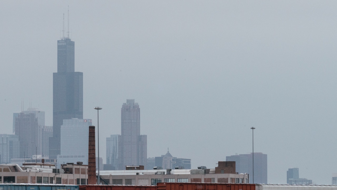 Chicago weather: Colder air and snow chances move in midweek