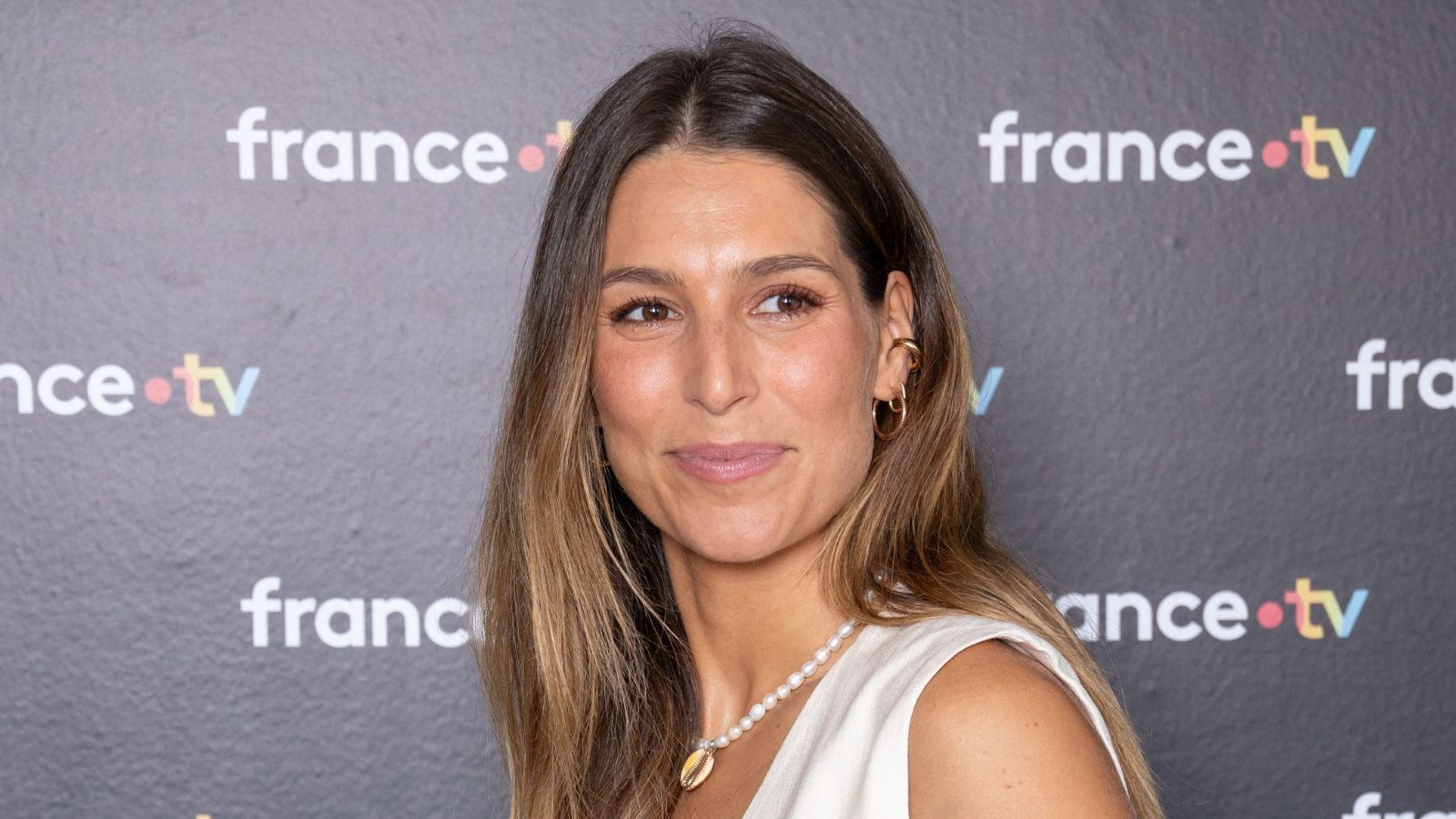 Adieu le parfum : Laury Thilleman (34 ans) ne jure que par ce soin à l ...