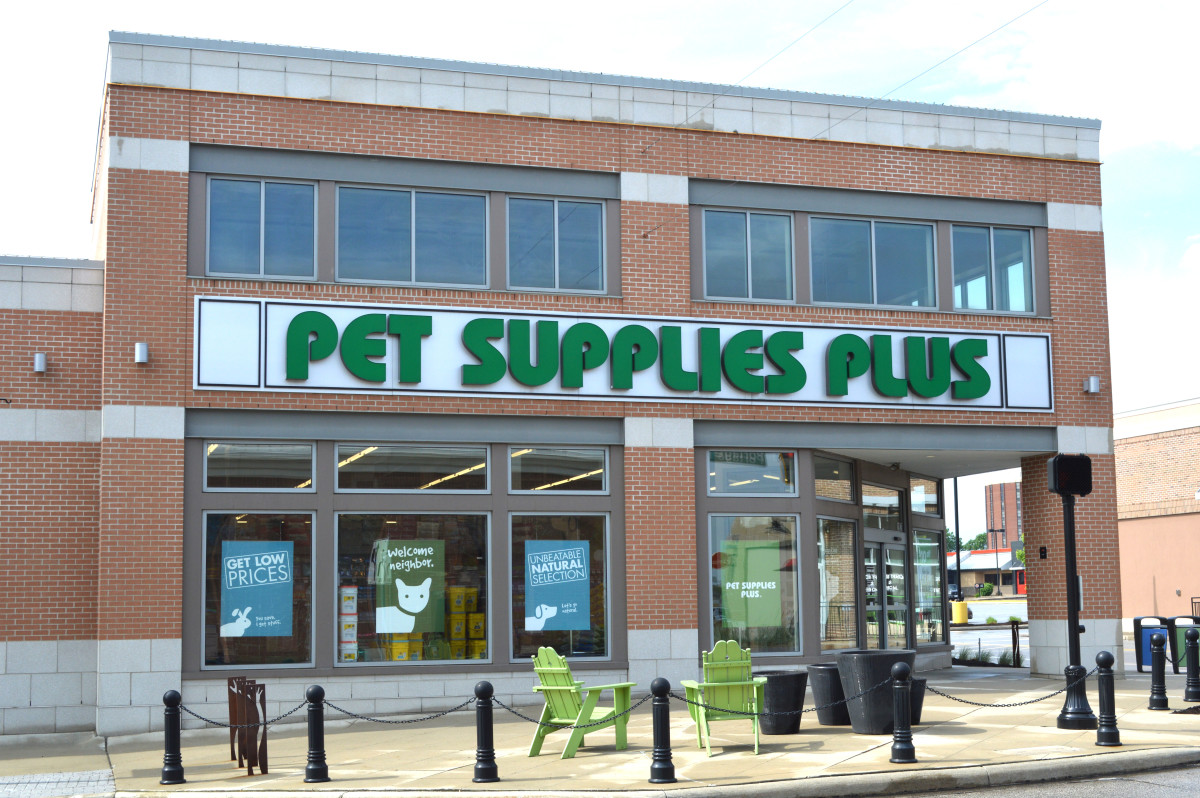 Is Pet Supplies Plus open on Christmas Day?