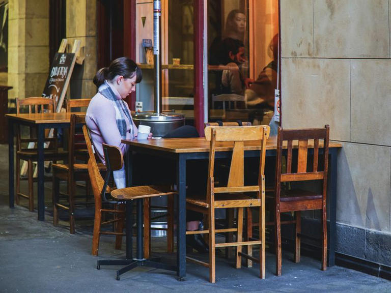 7 things about modern dating that hopeless romantics can’t stand