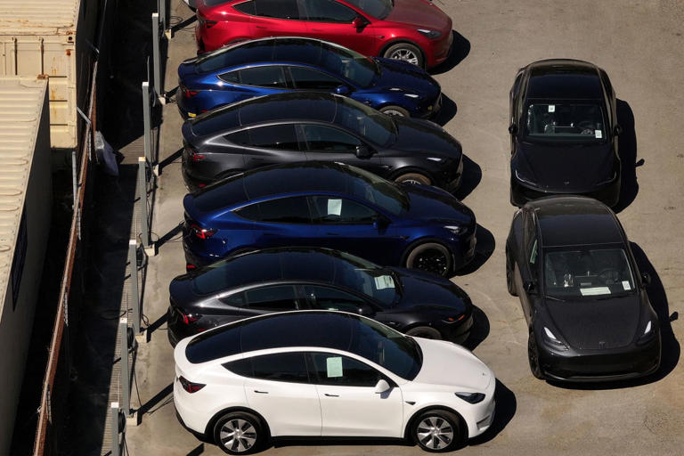 Tesla stock nears elusive $500 to end the year. What will get it there?