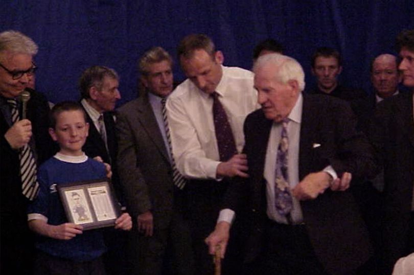 Liverpool supporter helped Everton legend get back on his feet - 'I was ...