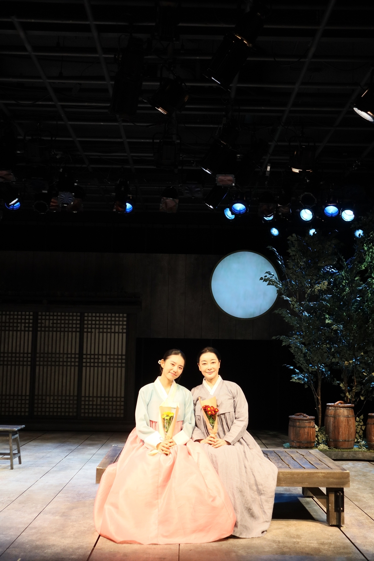 Actor Kim Hye-eun successfully completes the first performance of the ...