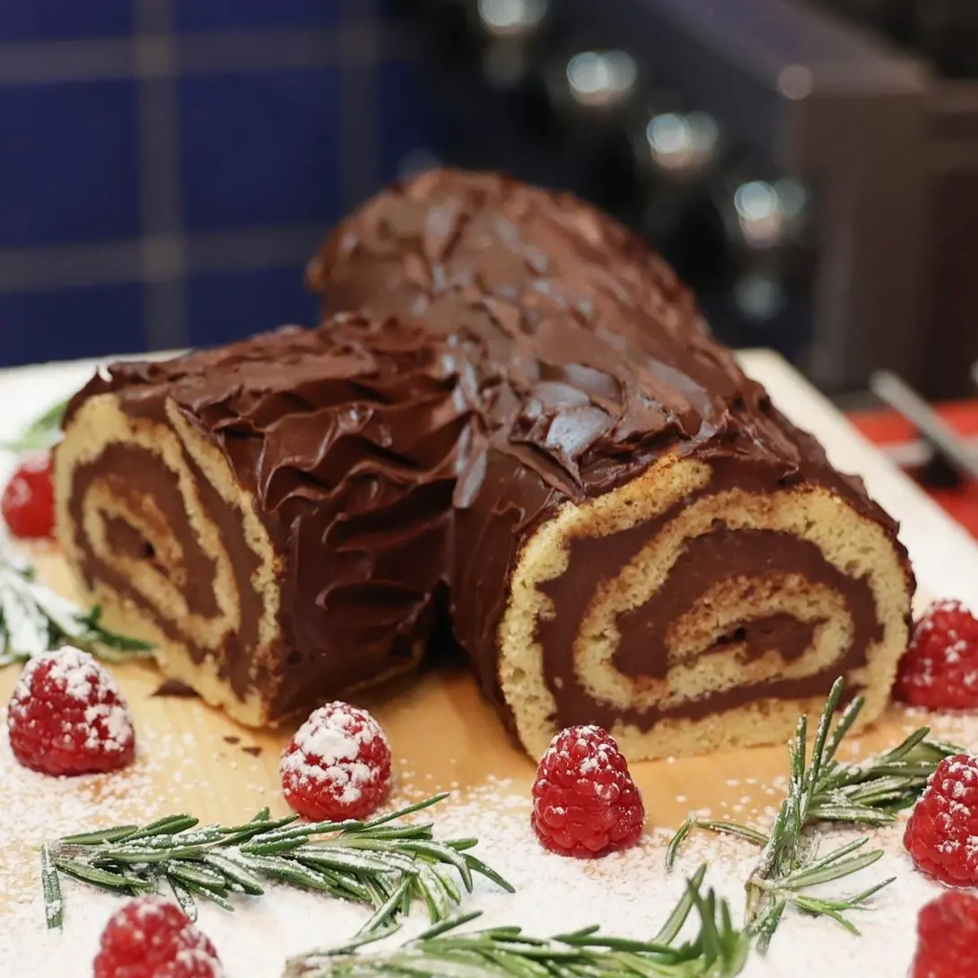 Bûche de Noël : recette traditionnelle adaptée (gâteau roulé au chocolat)