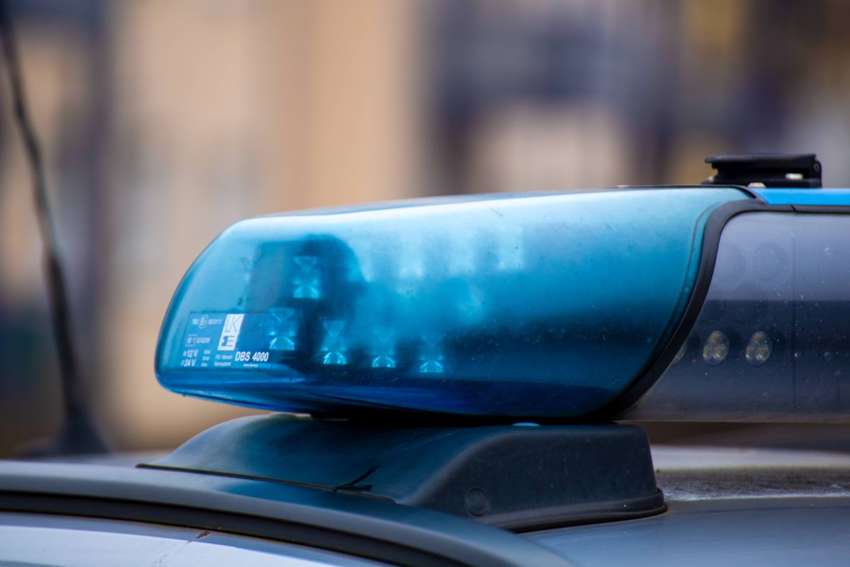 Zeitungs-Botin von eigenem Auto überrollt – Frau muss reanimiert werden