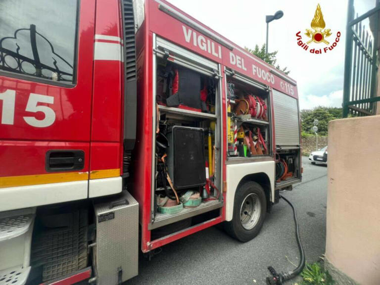 Finale Ligure, incendio in appartamento: vigili del fuoco in azione
