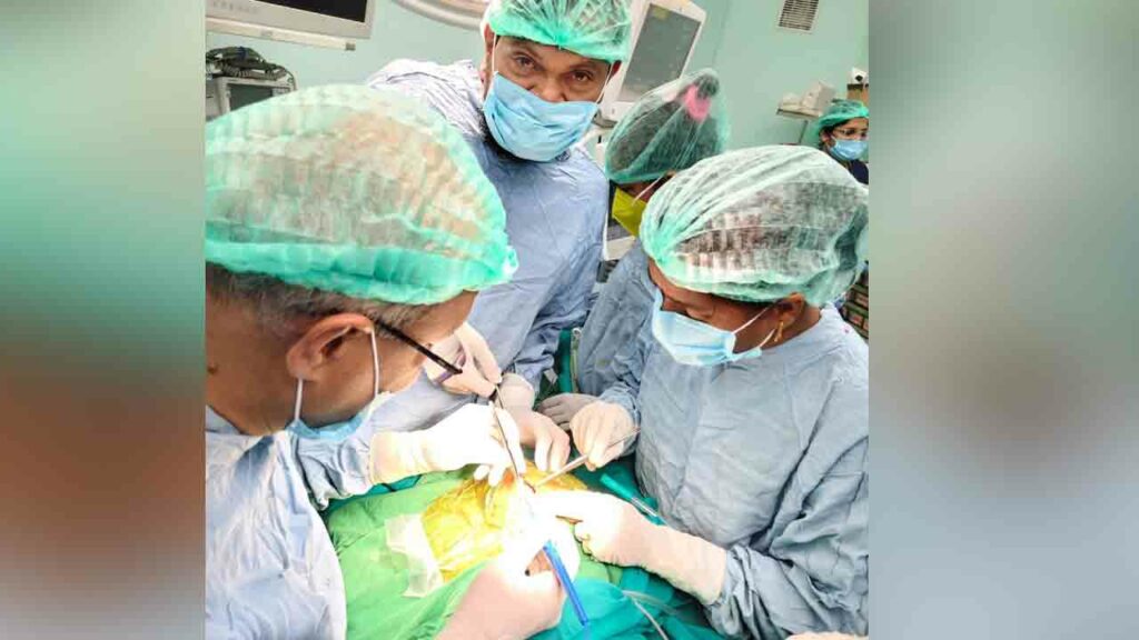 Cochlear implants surgery | తీవ్రమైన వినికిడి లోపం.. 16 నెలల చిన్నారికి ...