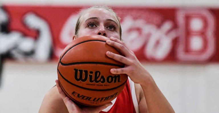 Sroka, the top scorer in school history, leads Belvidere girls ...