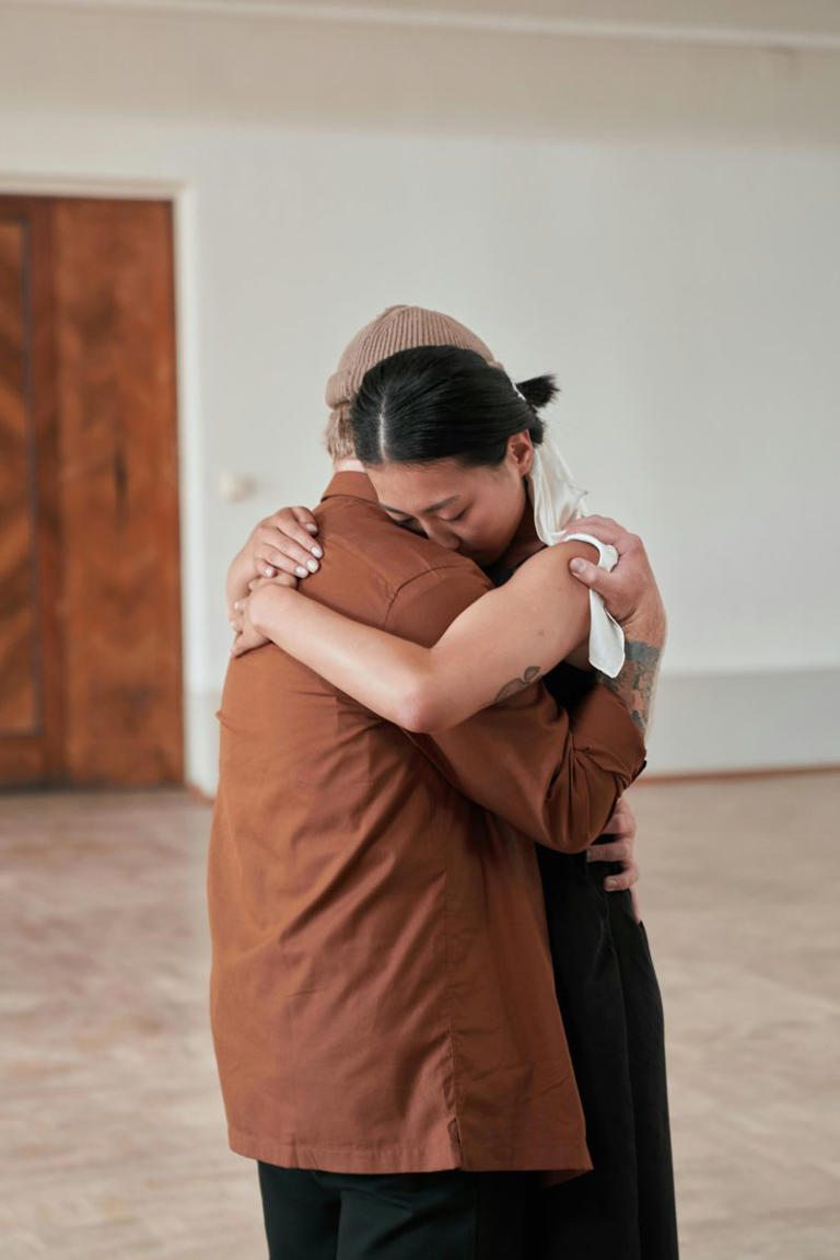 8 behaviors that often show up when someone has no close friends