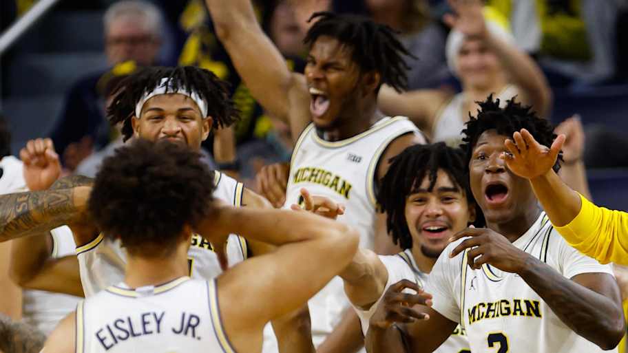 Arizona remains No. 1 in latest AP poll as Michigan closes in