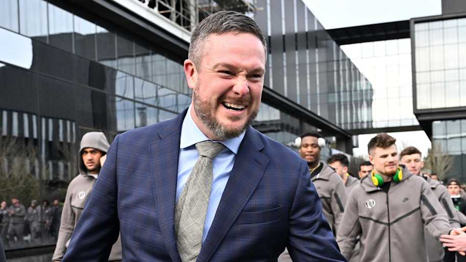 Oregon coach Dan Lanning makes one major change to playoff preparation