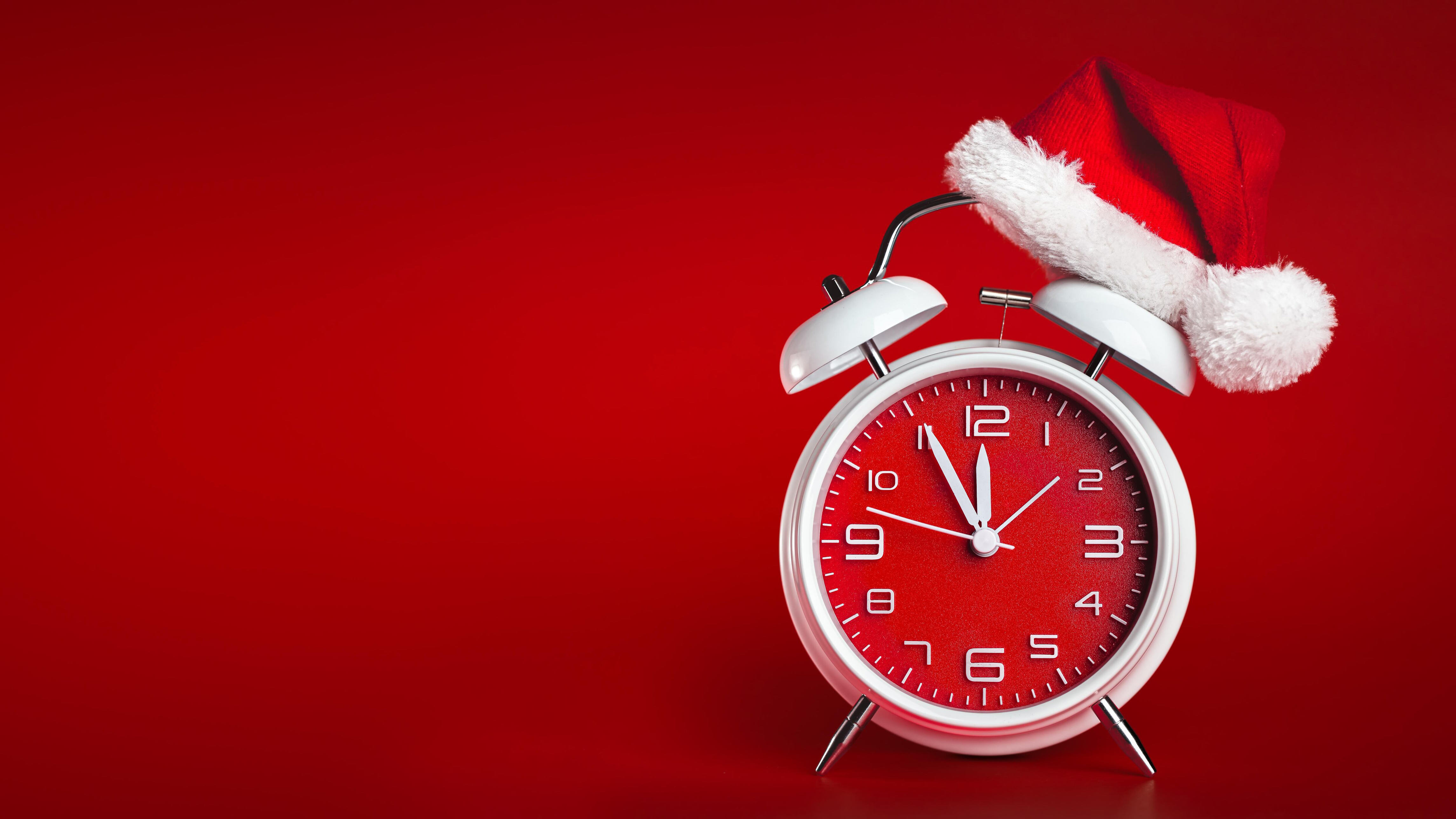 Last-minute shopping: What stores, restaurants are closing early on ...