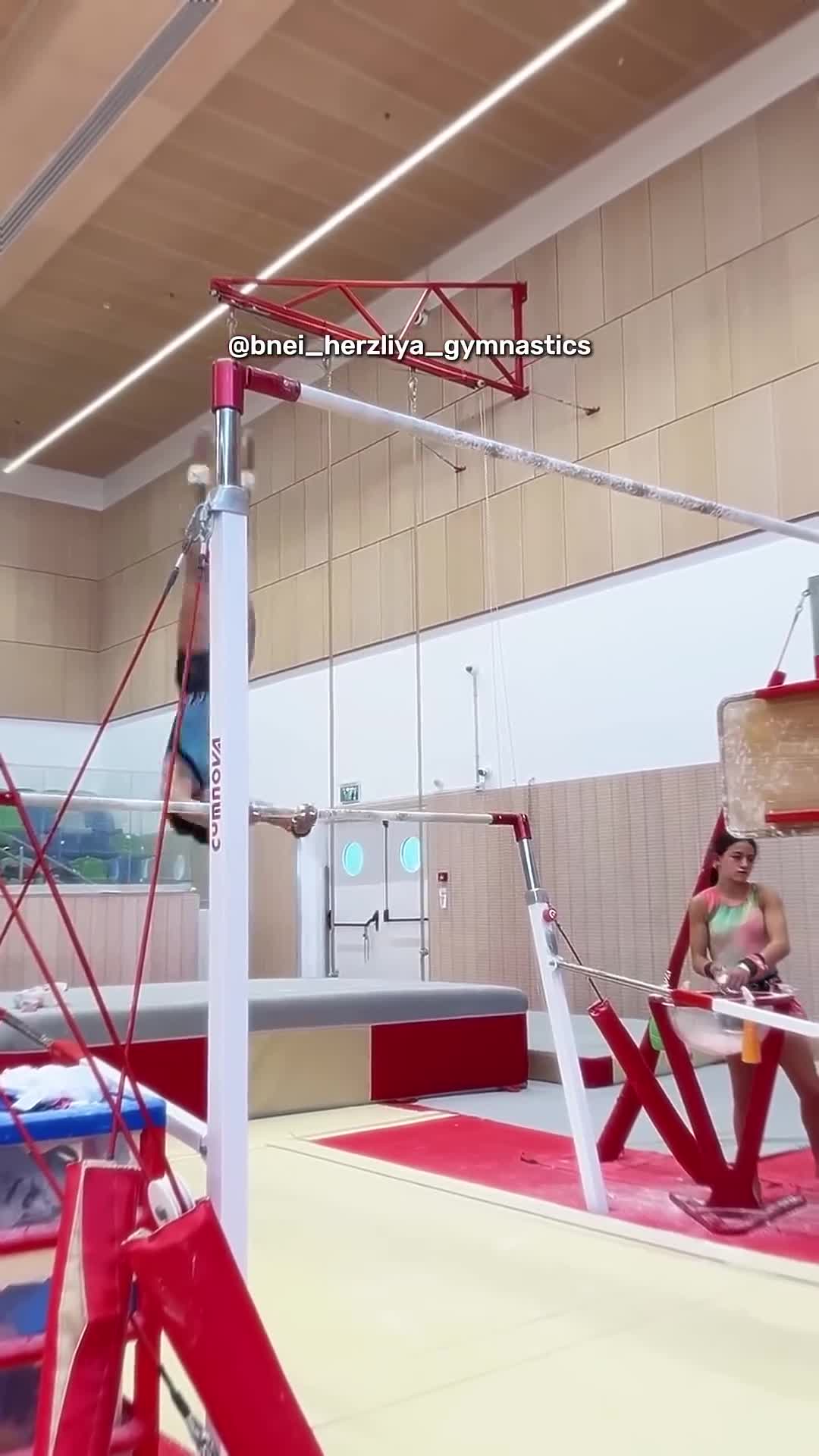 Roni Shamay swinging