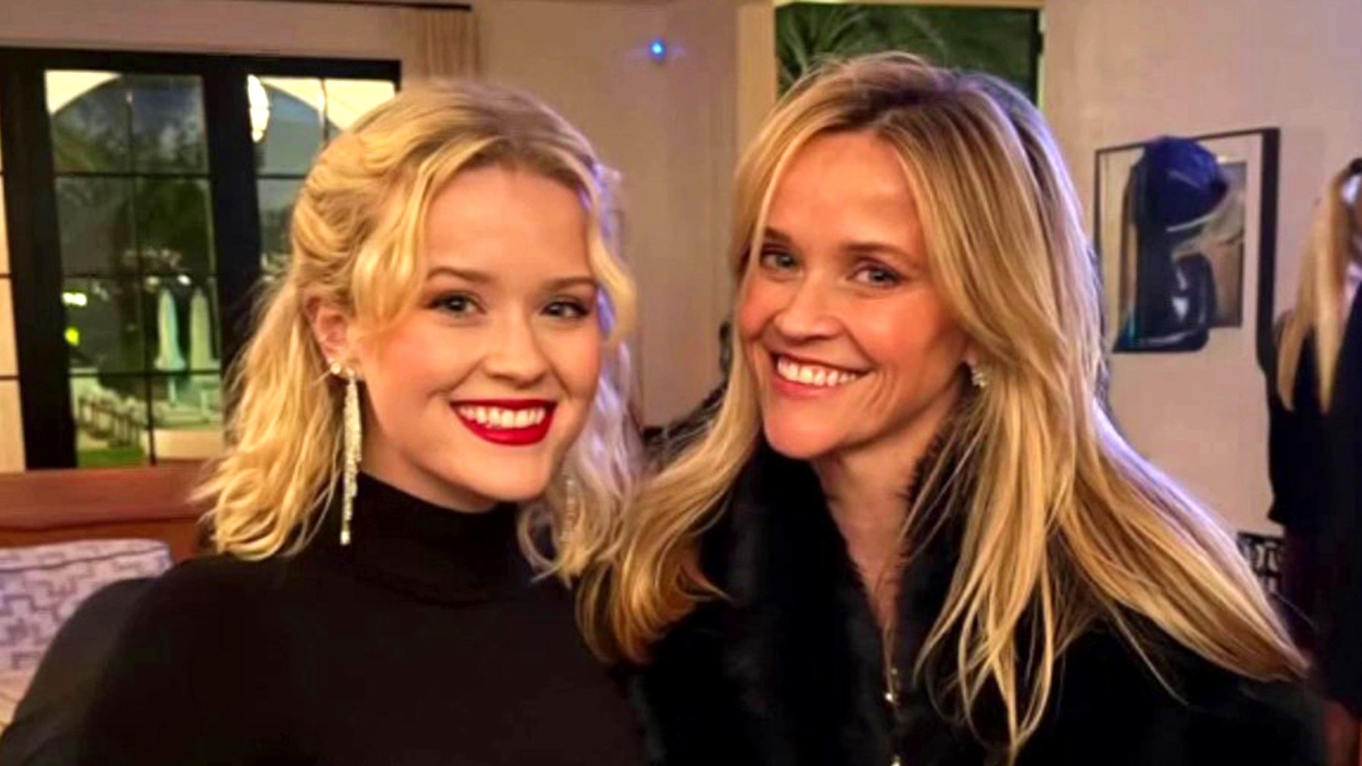 Reese Witherspoon and daughter Ava look so alike in new photo