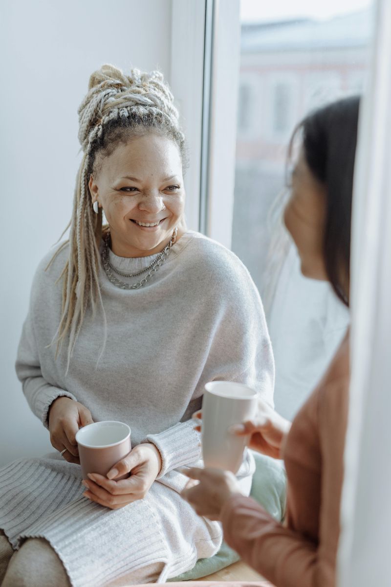 8 behaviors that often show up when someone has no close friends