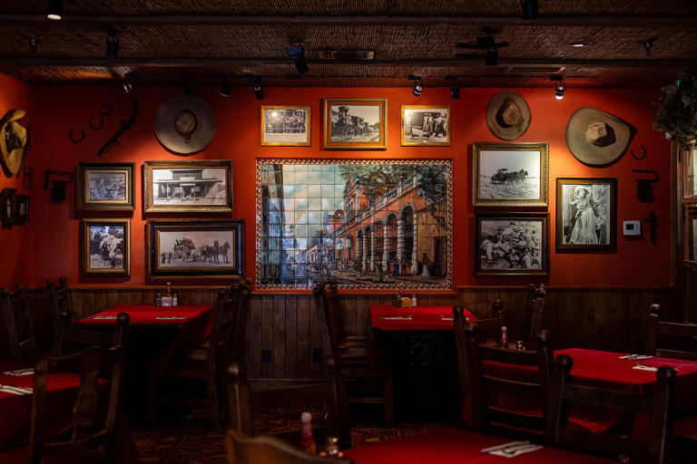 Blended margaritas and crispy-shelled tostadas reign at this Palos ...