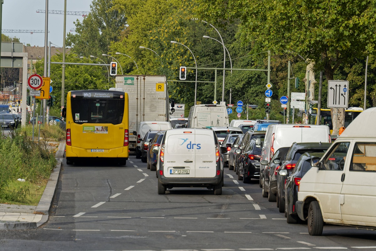 A100-Verkehrschaos am Treptower Park: Das will die BVG ändern