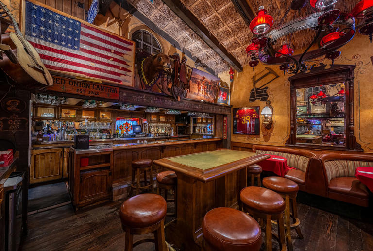 Blended margaritas and crispy-shelled tostadas reign at this Palos ...