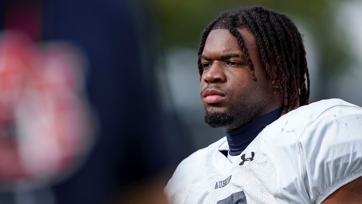Auburn LB Robert Woodyard plans to enter the NCAA transfer portal