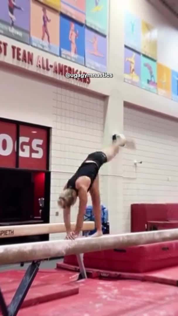 Beautiful splits + solid series from Holly