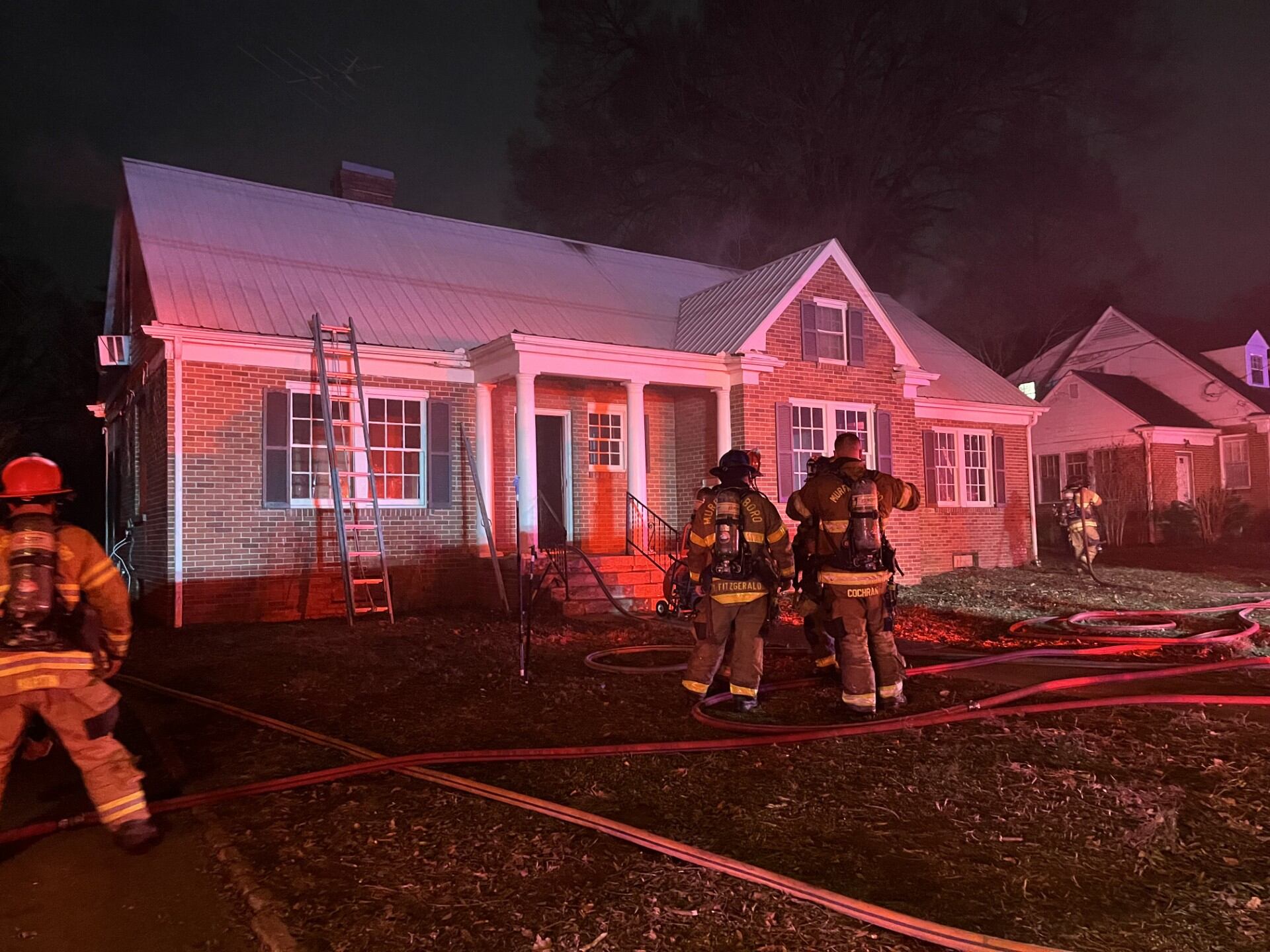 Firefighters contain house fire in Murfreesboro