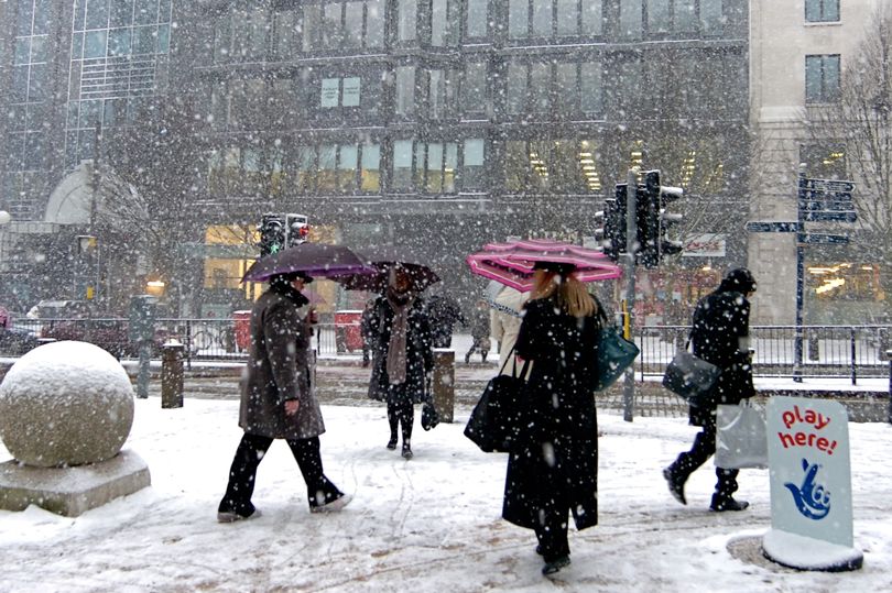 UK faces six hours of snow with five counties in England blanketed