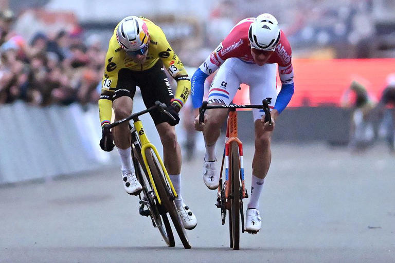 Superprestige Heusden-Zolder: Tibor Del Grosso surges past Wout van ...