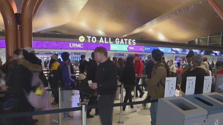 Passengers move through Pittsburgh International Airport as AAA ...