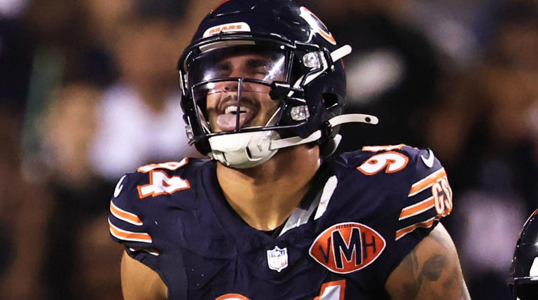 Bears DE Austin Booker breaks silence on hit that ended Jordan Love’s game