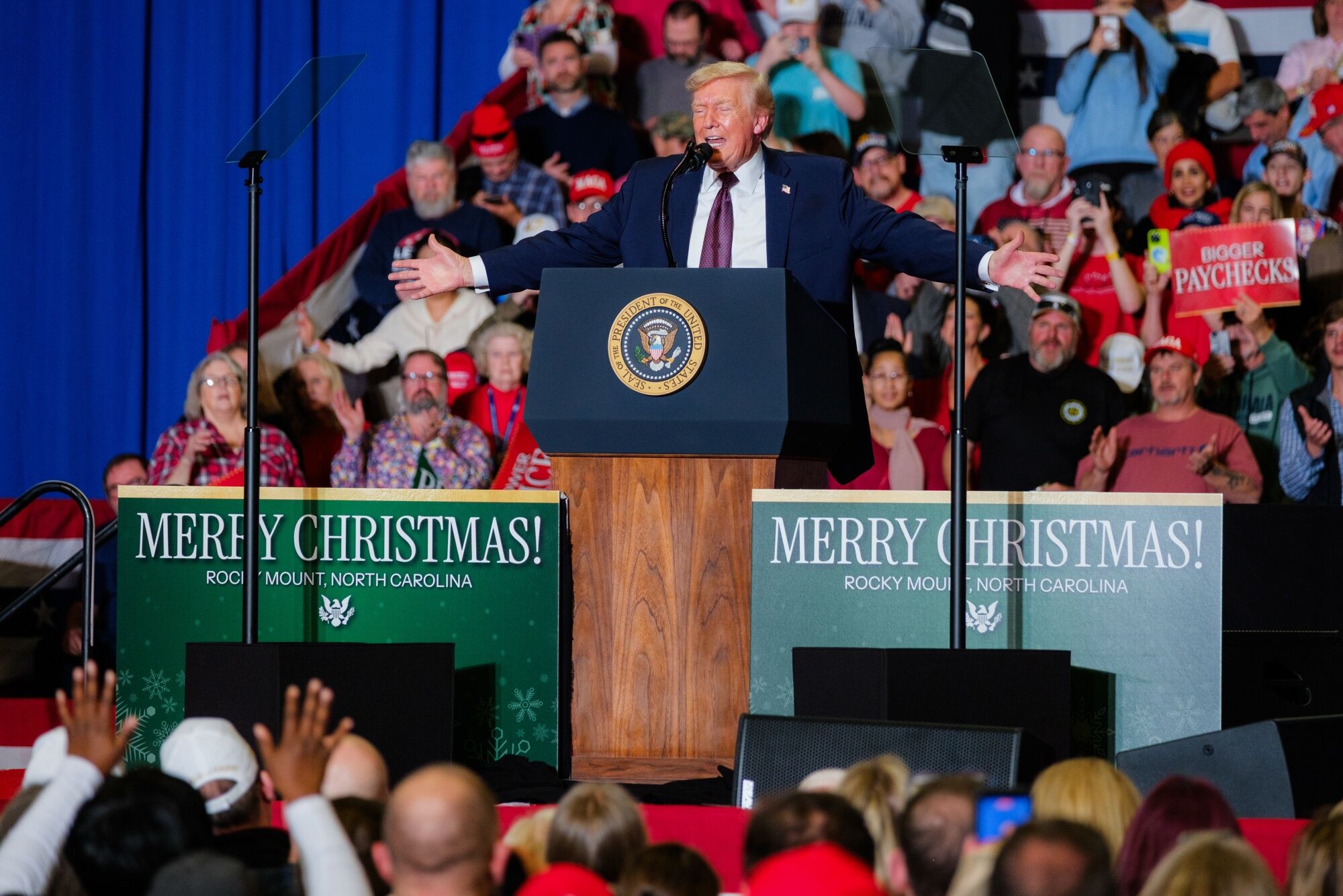 Fed chair should lower rates if the market does well, Trump says