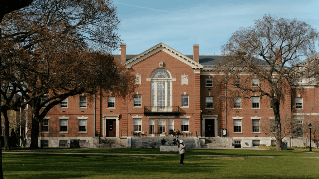 These 10 college majors make the least amount of money