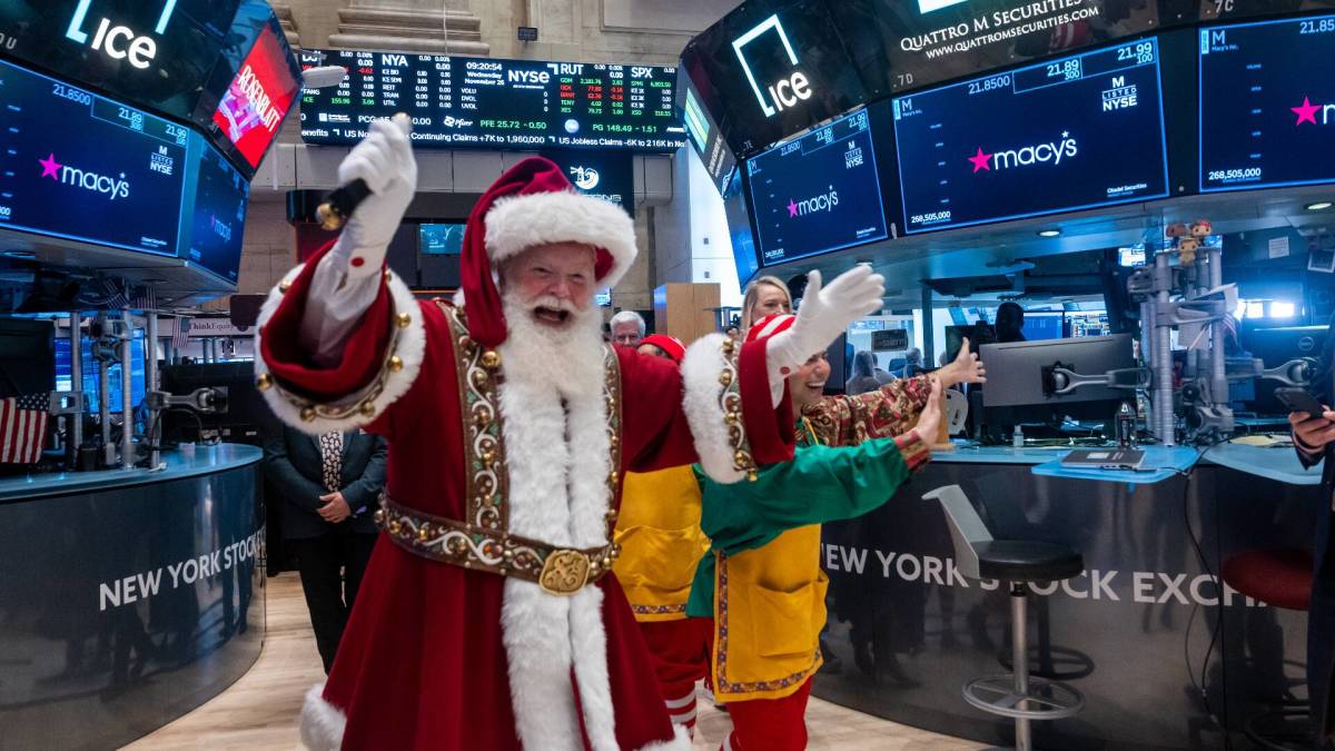 Analyst says 'forget Santa' this year