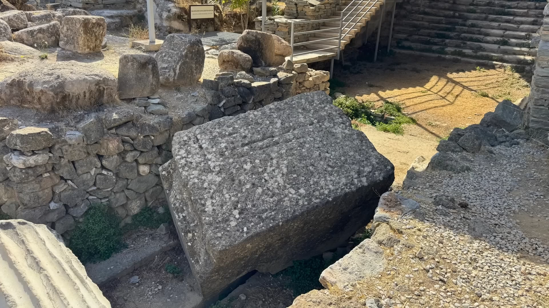 Rediscovering the mausoleum: Treasure, sculpture, and ancient splendor ...