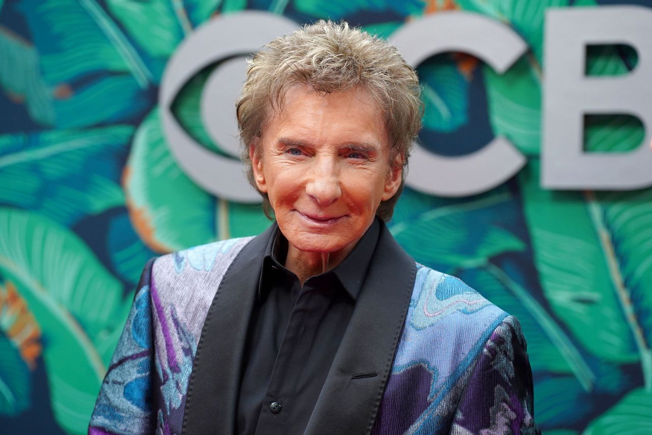 Barry Manilow's health: Everything the singer has said about his cancer ...
