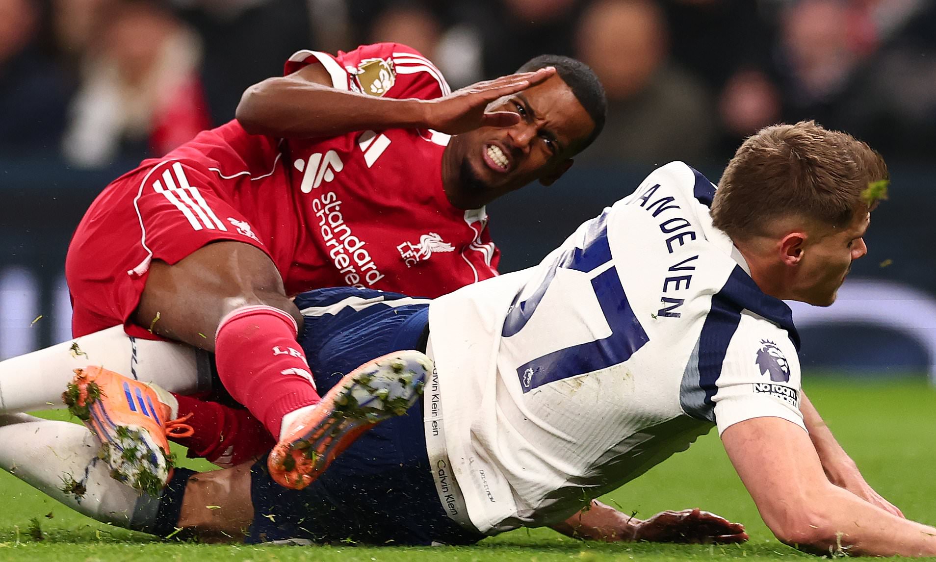 Micky van de Ven apologises to Alexander Isak for leg-breaker amid war ...