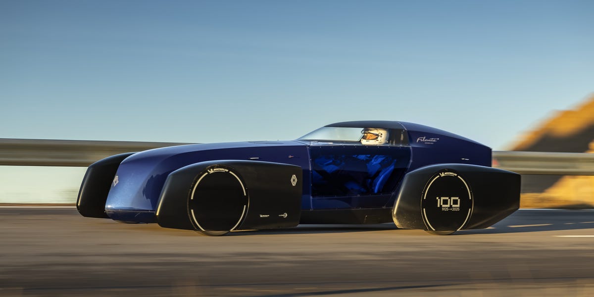 Renault cierra el año con un récord insólito: Más de 1.000 km sin carga ...