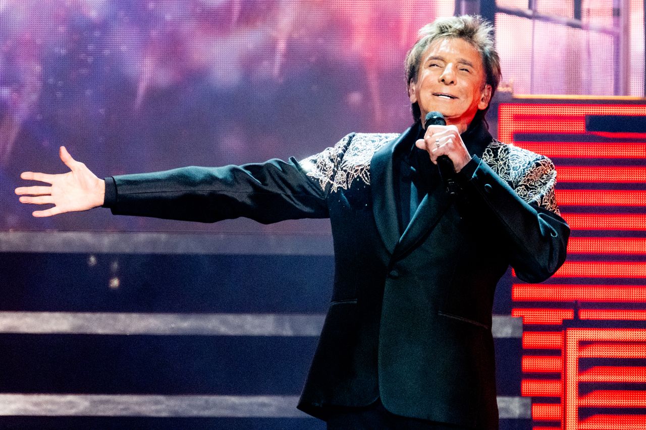 Barry Manilow's health: Everything the singer has said about his cancer ...