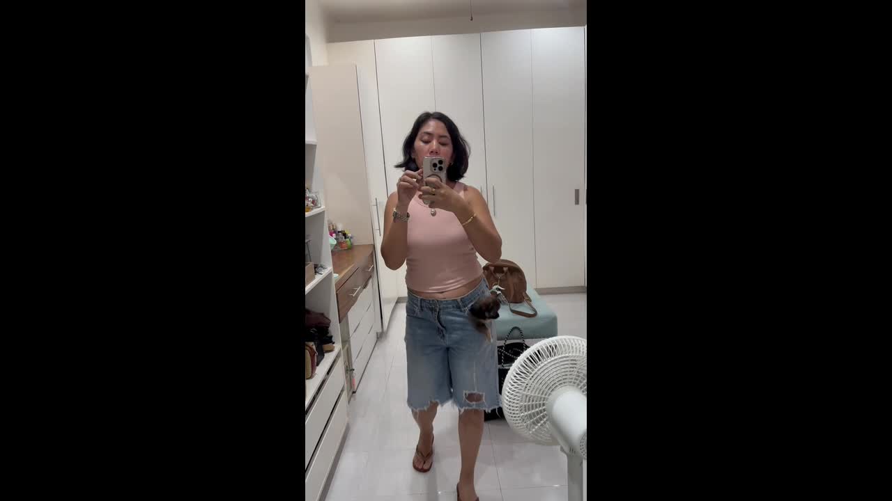 Tiny 'pocket puppy' refuses to leave mum’s side—TikTok clip charms viewers