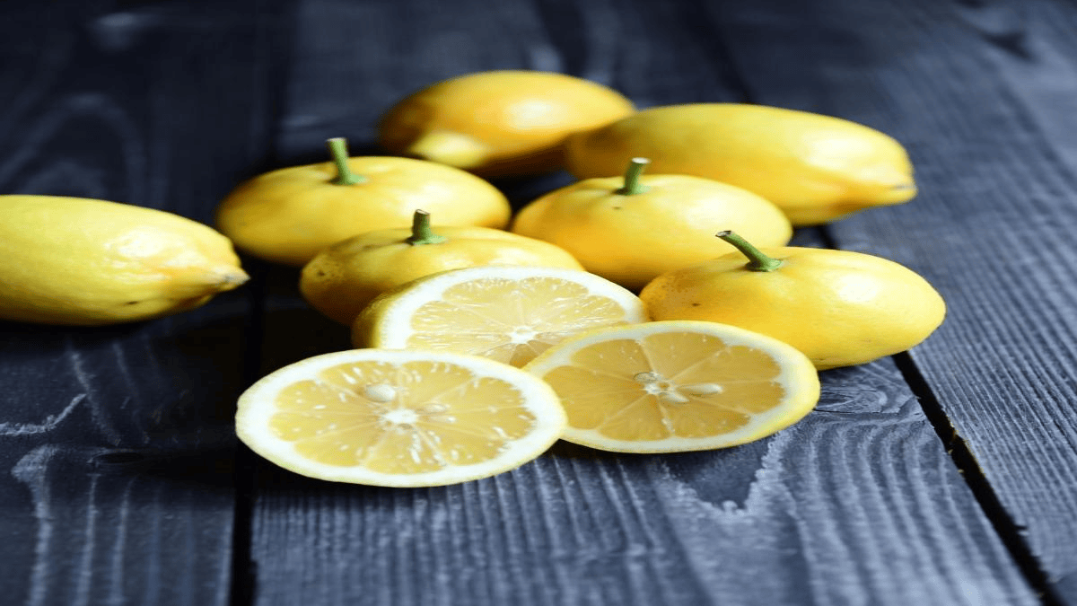 5 amazing health benefits of lemons, backed by science