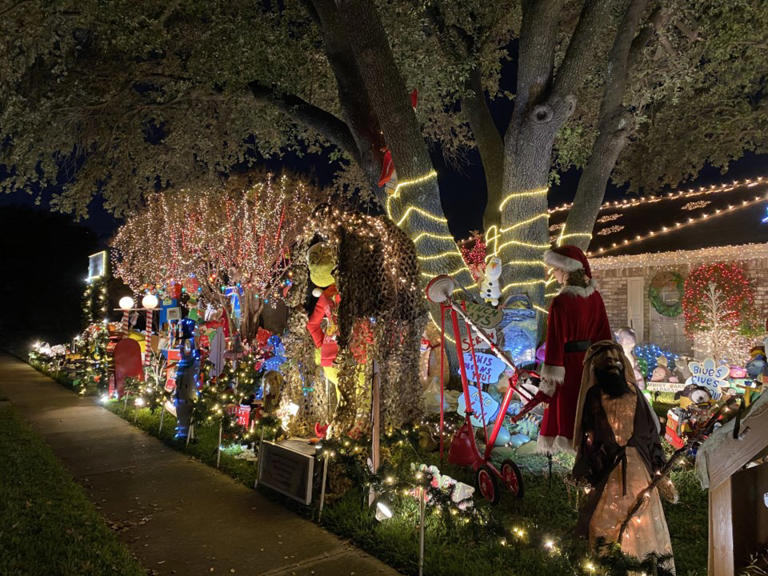 This Plano home turns Christmas lights into a full movie experience