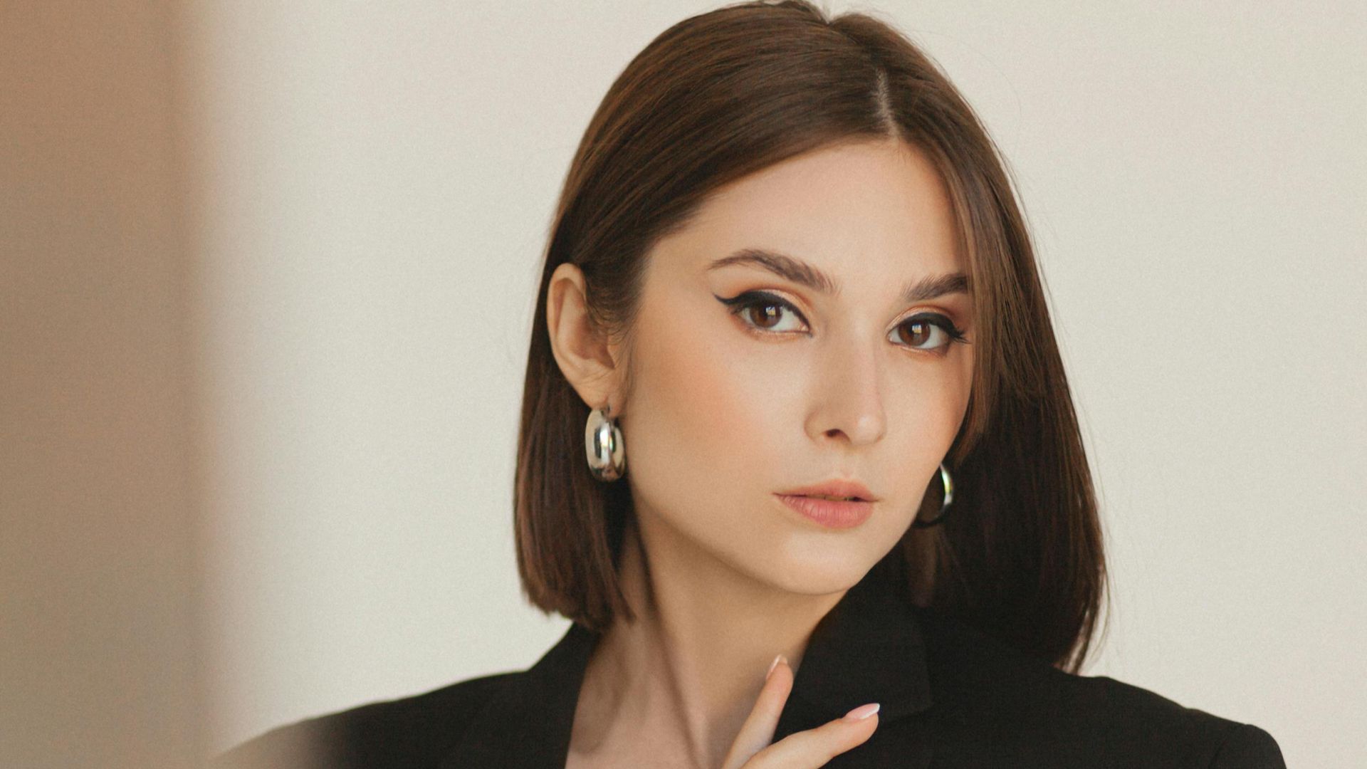 10 fashion choices that improve first impressions & 10 that hurt them