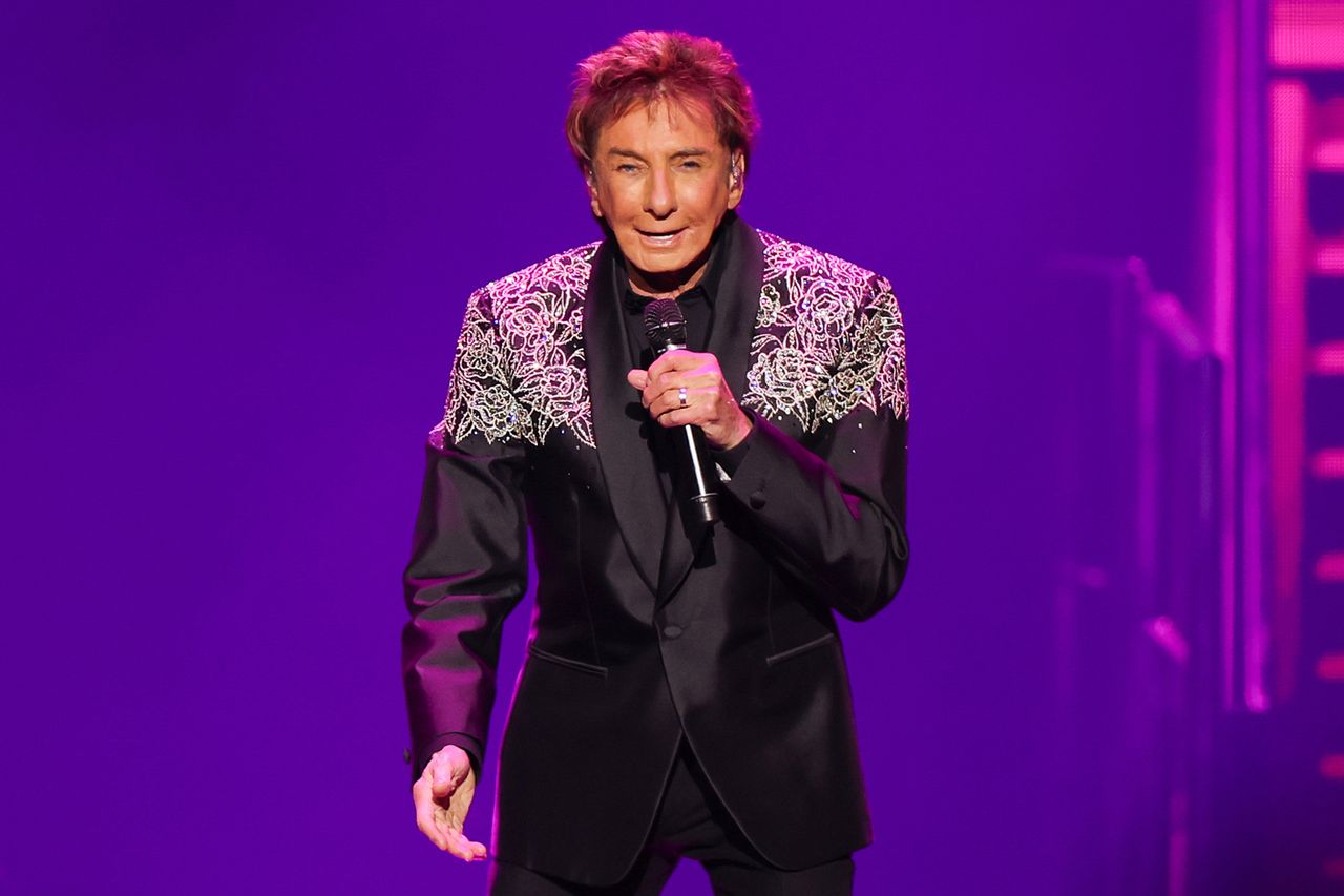 Barry Manilow's health: Everything the singer has said about his cancer ...