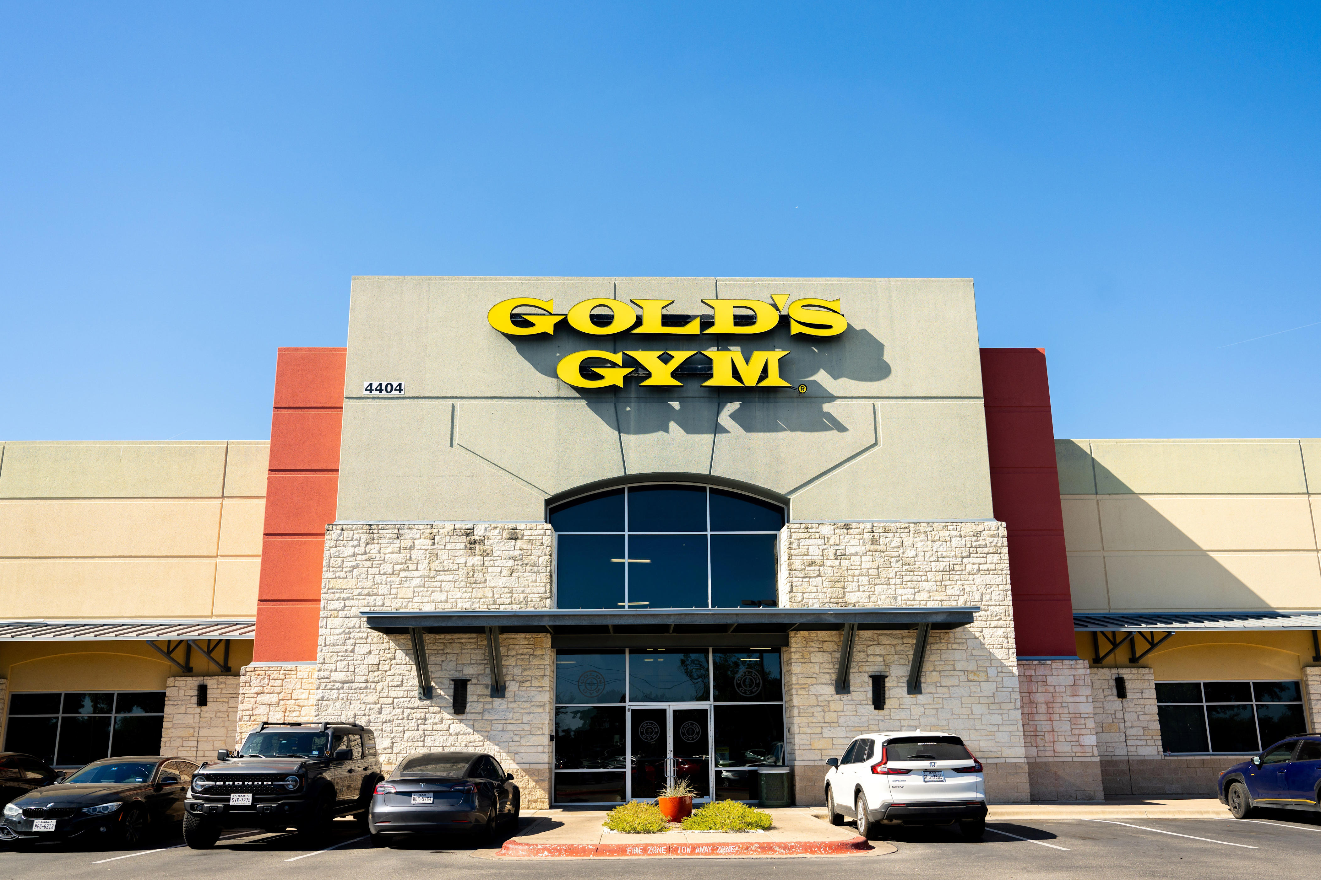 Which gyms are open Christmas Day? Details on Gold's, Planet Fitness, more