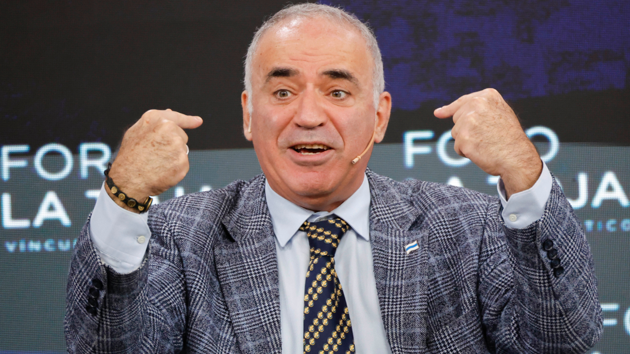 Ένταλμα σύλληψης για τον Κασπάροφ!