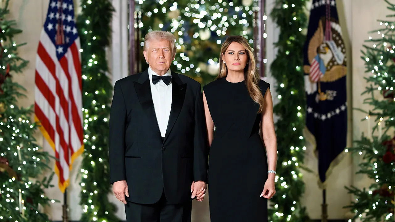 Trump and first lady go all black for official White House Christmas ...