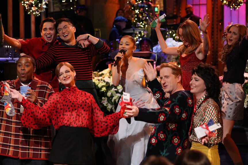 Who is the first SNL host & musical guest of 2026? (Details)
