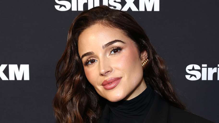 Olivia Culpo wishes fans a ‘happy coziest time of the year’ in sweet ...