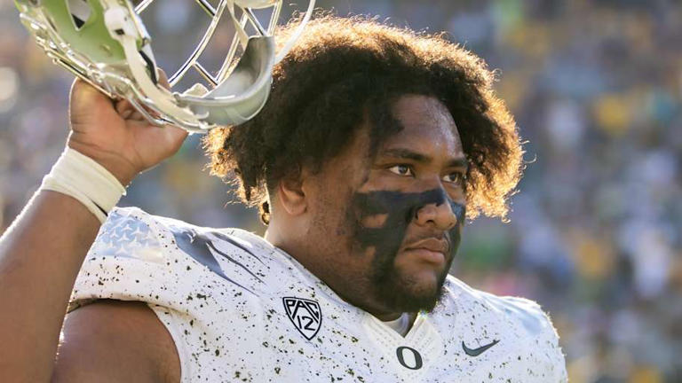Iapani Laloulu's return to Oregon Ducks elevates the future of the offense